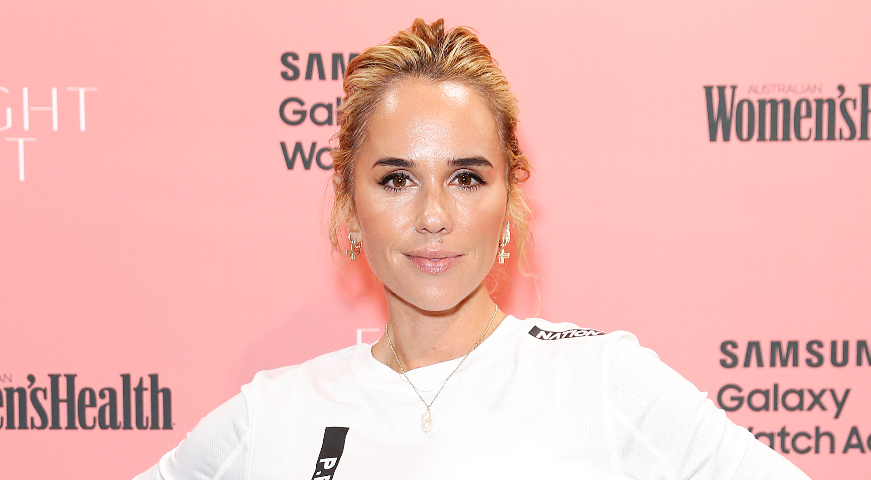 Pip Edwards Shows Off Bathing Suit “Poolside” — Celebwell