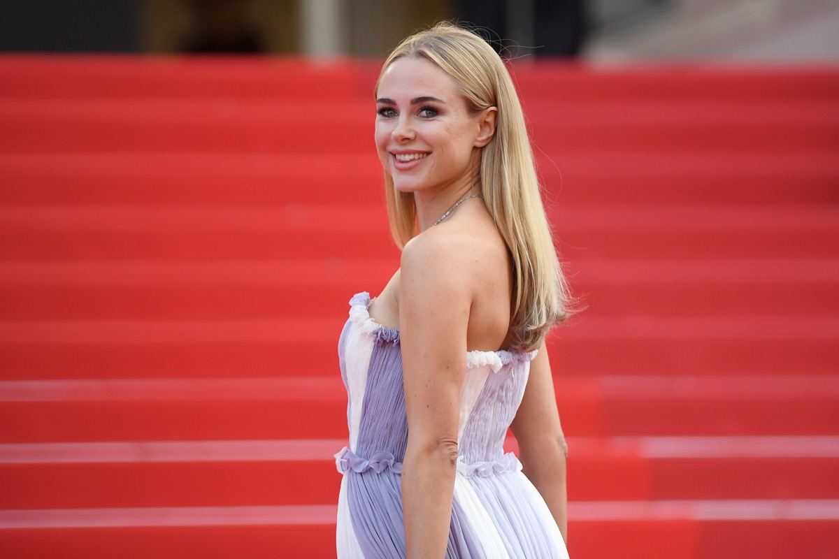 Kimberley Garner in Bathing Suit Shares “Holiday Pics” — Celebwell