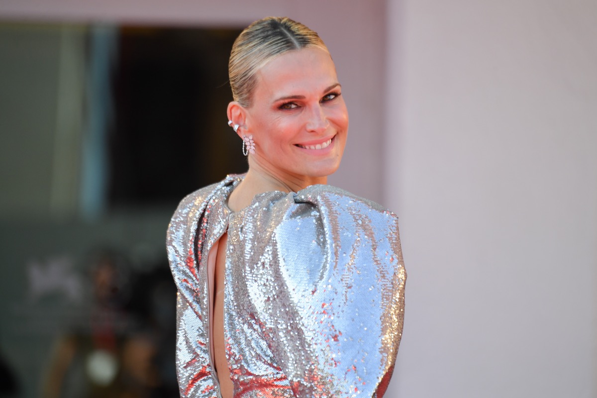 Molly Sims in Bathing Suit Says Hi From Cabo — Celebwell