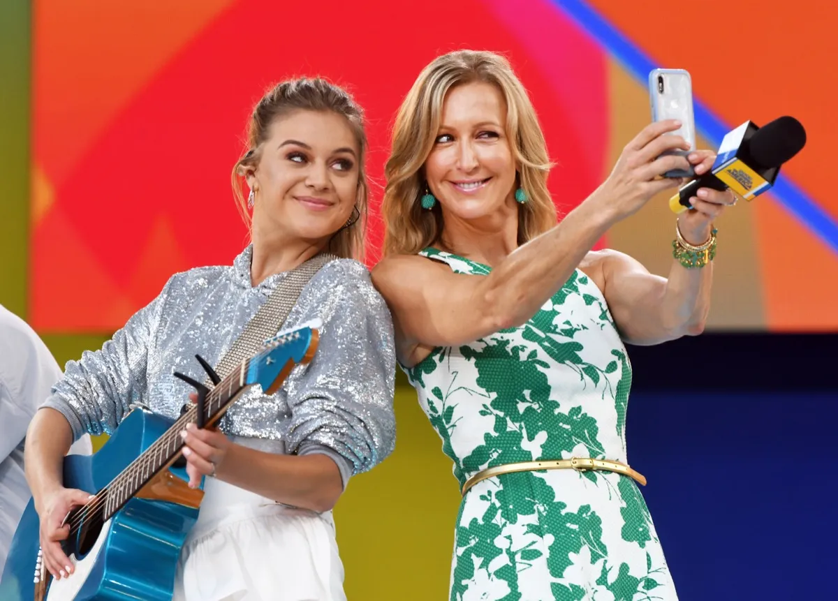 Lara Spencer In Bathing Suit Says Happy Valentines Day — Celebwell