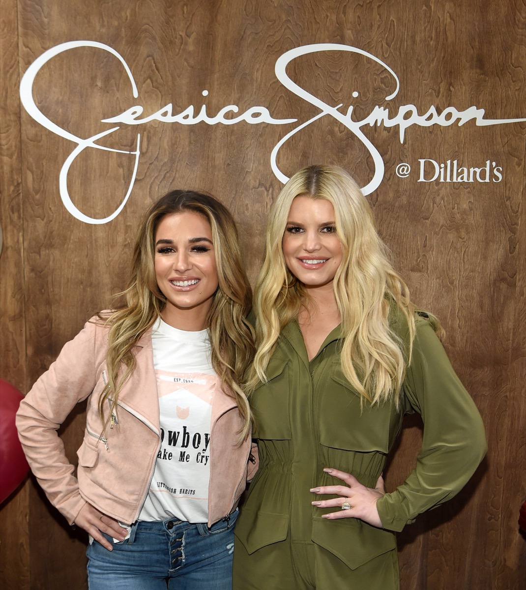 Jessica Simpson in Bathing Suit is a "Pool Yogi" — Celebwell