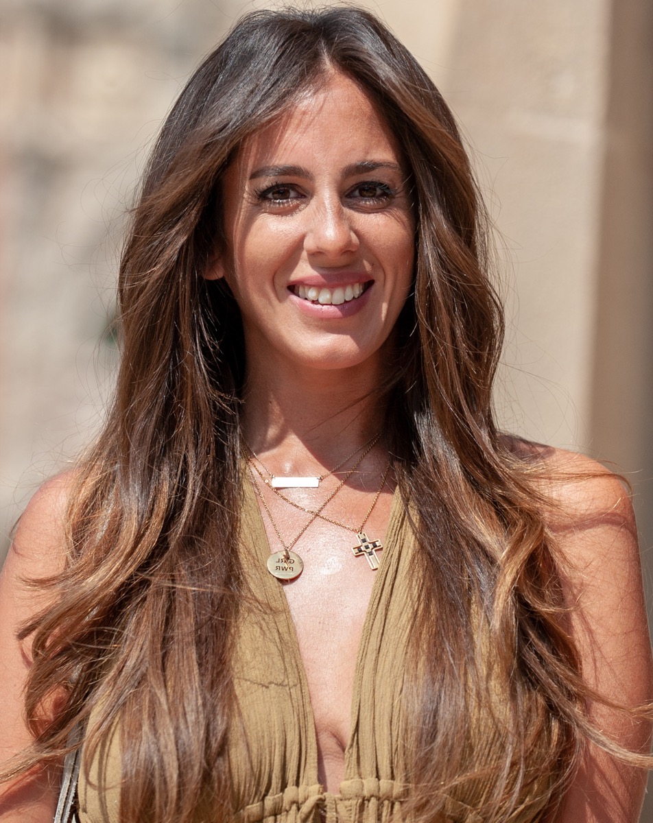 Anabel Pantoja in Bathing Suit Says "Vive" — Celebwell