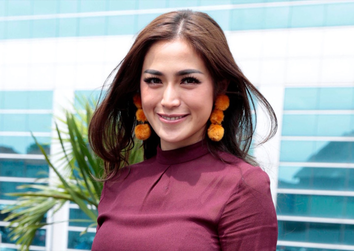 Jessica Iskandar in Bathing Suit Enjoys a "Very Special Moment" — Celebwell