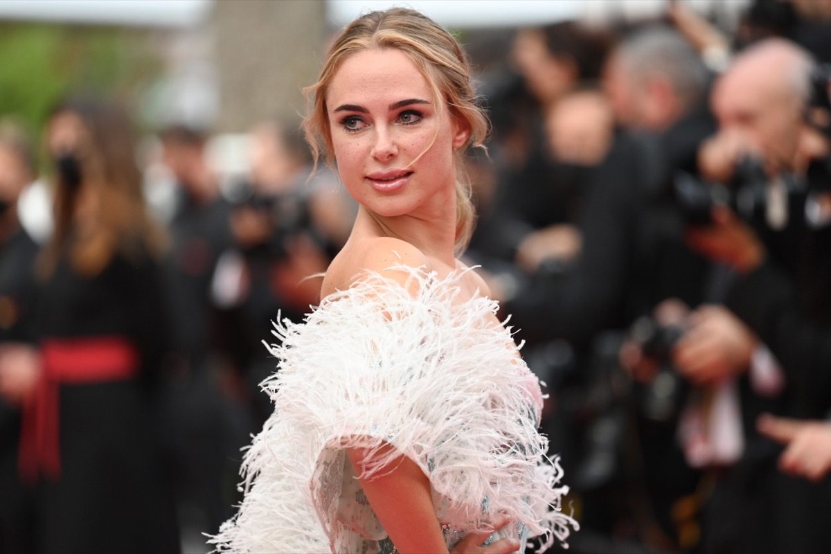 Kimberley Garner in Bathing Suit is "Gorgeous" — Celebwell