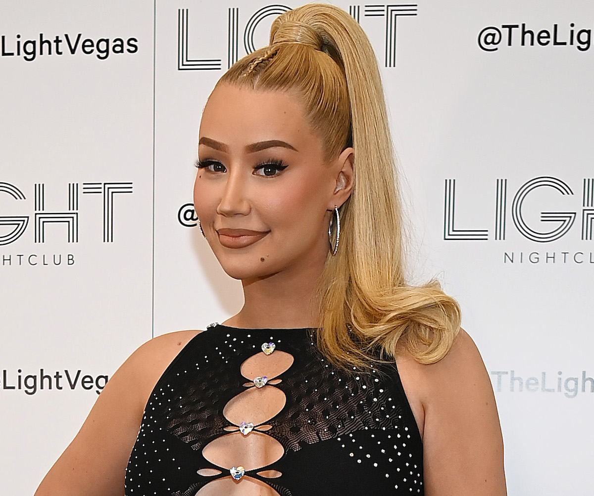 Iggy Azalea in Bathing Suit Says "I Heard You Were Lookin For Me ...