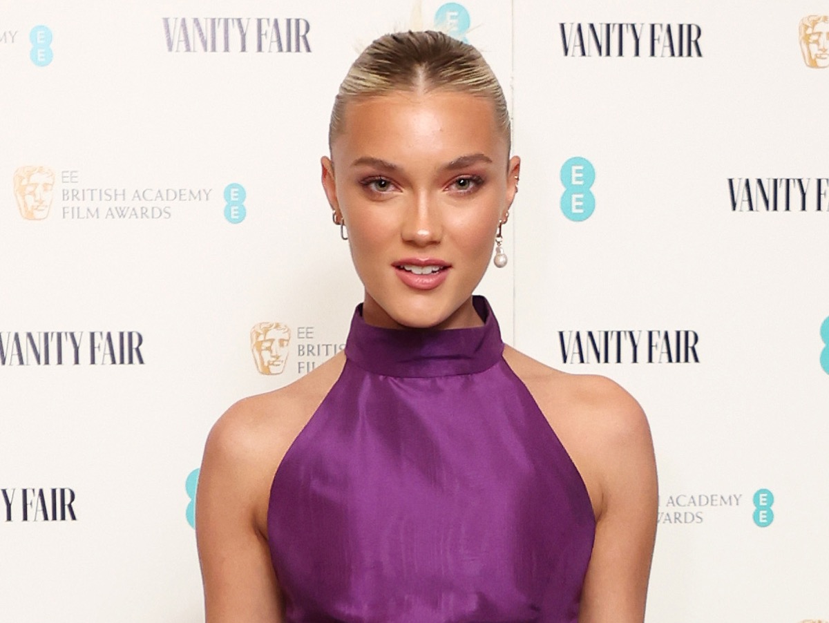 Mimi Slinger in Bathing Suit is "Playing Mermaids" — Celebwell