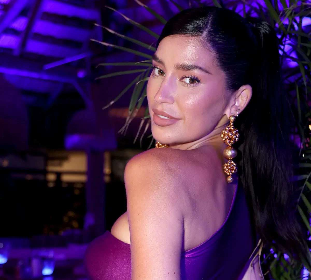 Nicole Williams English in Bathing Suit Starts "New Chapter" — Celebwell