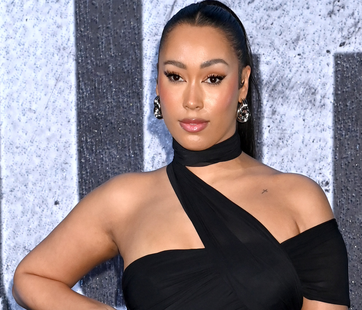 Snoochie Shy in Bathing Suit Says "FLYBIZAAAAA" — Celebwell