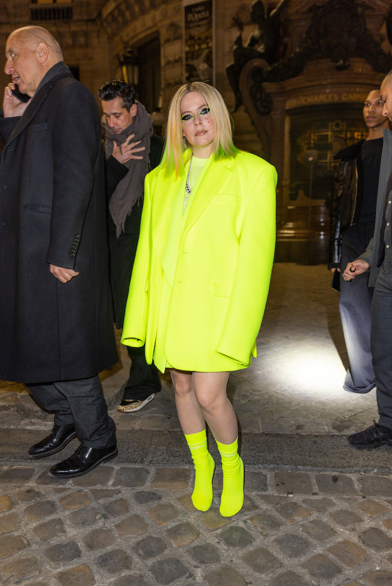 Avril Lavigne in Bathing Suit Shares a New Selfie — Celebwell
