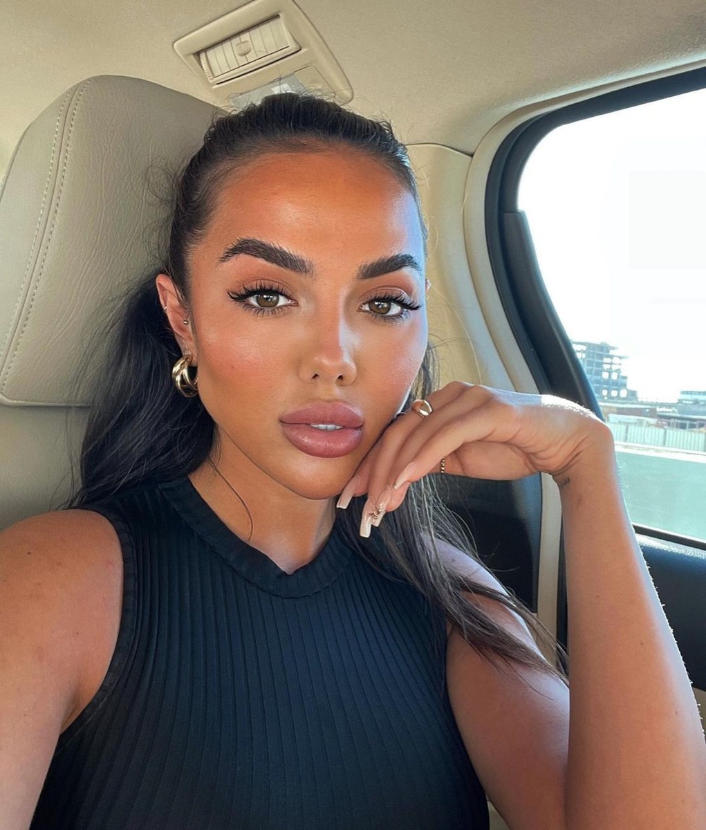 Arianna Ajtar in Bathing Suit Sends "Kisses From the South of France ...