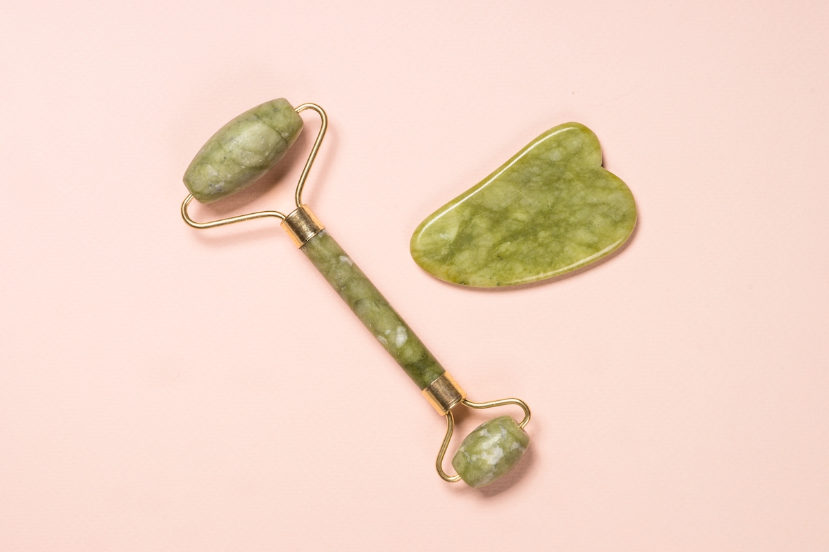 Sarah Hyland in Mini Dress Shows Off Fit Figure — Celebwell