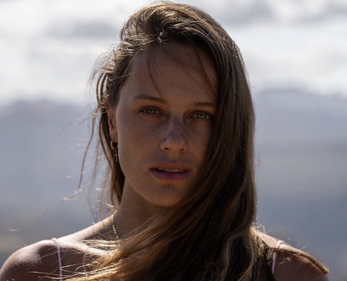 Olympian Kelsey Robinson Shares Swimsuit Photo of “Bye Bye Summer”