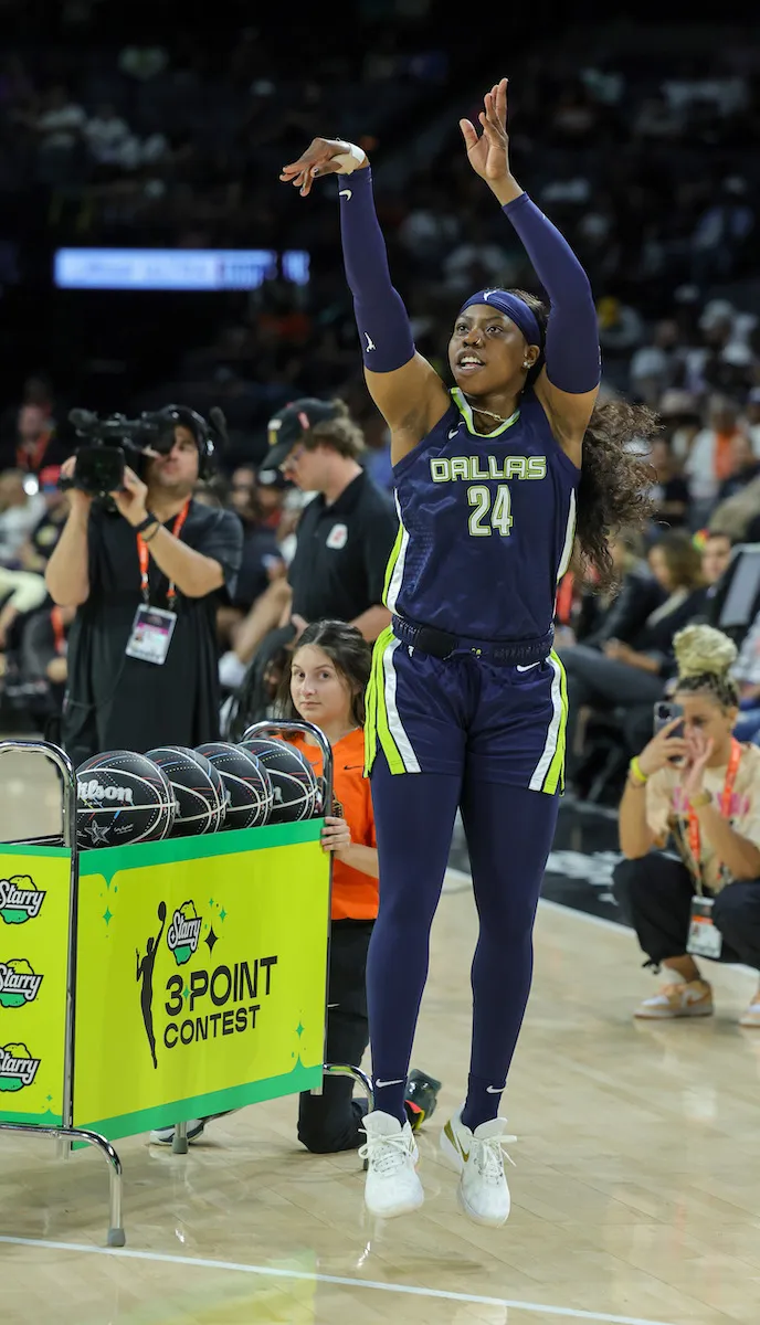 Basketball Star Te'a Cooper in Two-Piece Workout Gear is “Getting the ...