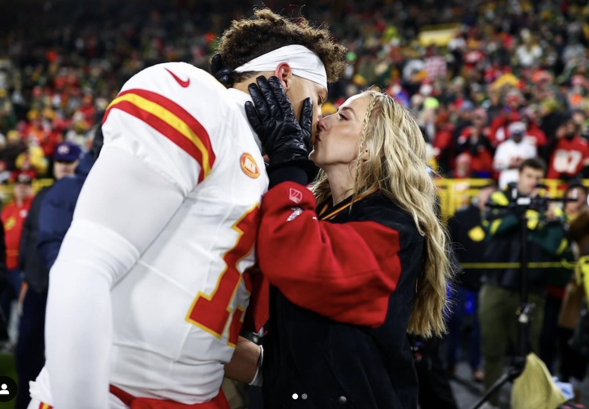 Brittany Mahomes Stuns In New Swimsuit Photos As 2024 Rookie