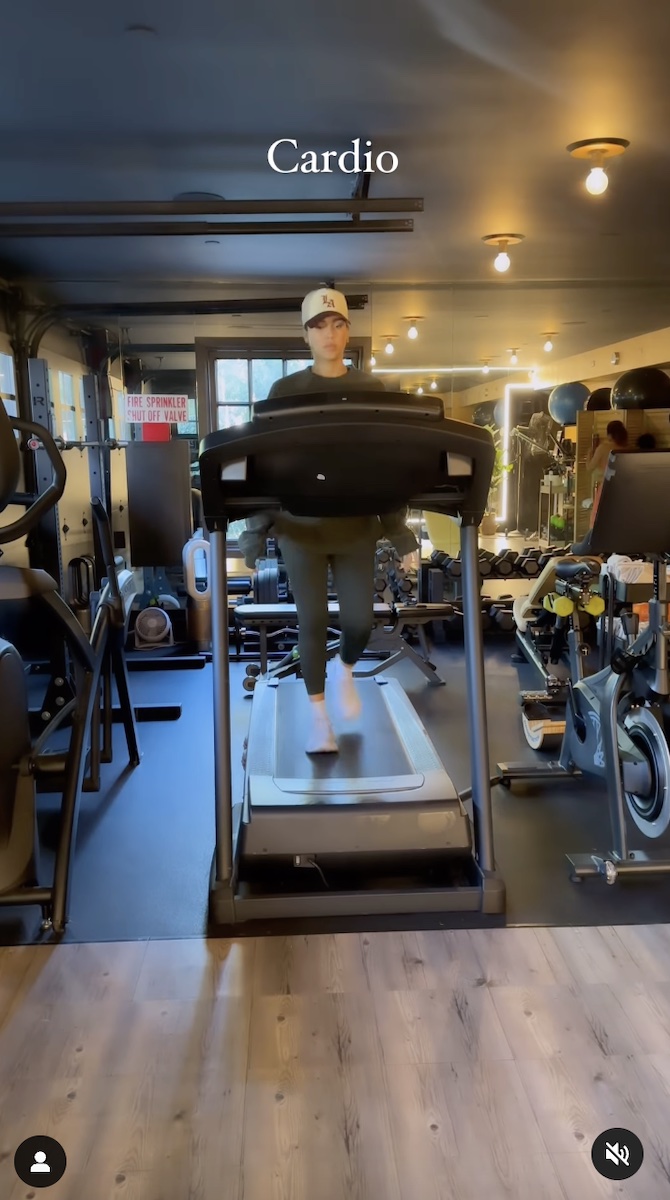 Jessica Alba in Workout Gear “Woke Up" and Worked Out