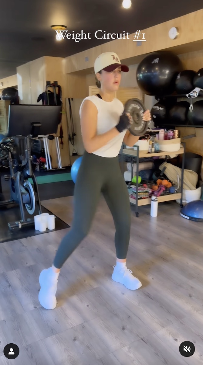 Jessica Alba in Workout Gear “Woke Up" and Worked Out
