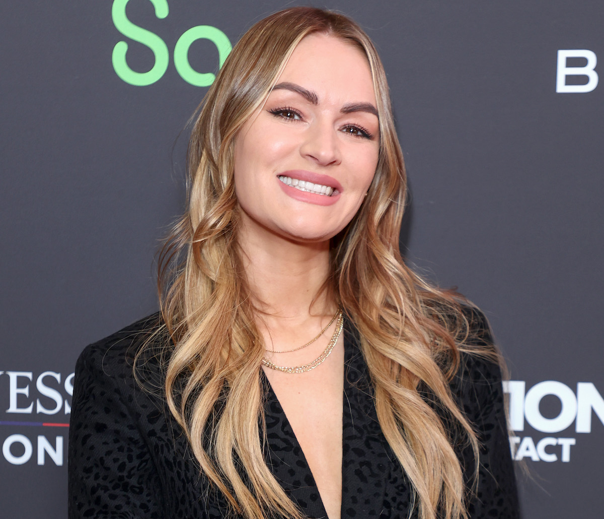 Laura Woods Shows Off Fit Figure in New Sunny Selfie