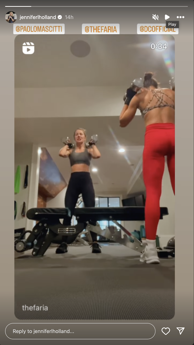 Jennifer Holland in Two-Piece Workout Gear Sweats With Superman Star ...