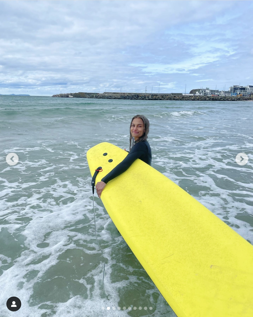 Sky Sports Reporter Melissa Reddy in Two-Piece Workout Gear is in Her ...
