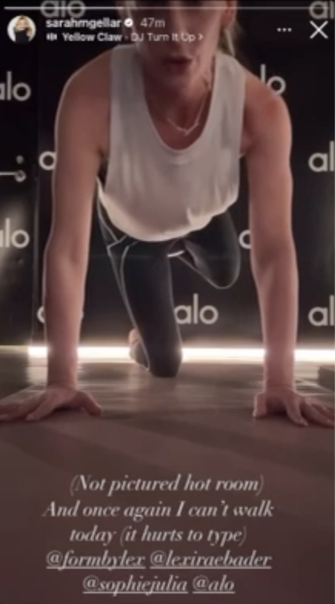 Sarah Michelle Gellar In Workout Gear Says “It Hurts To Type”