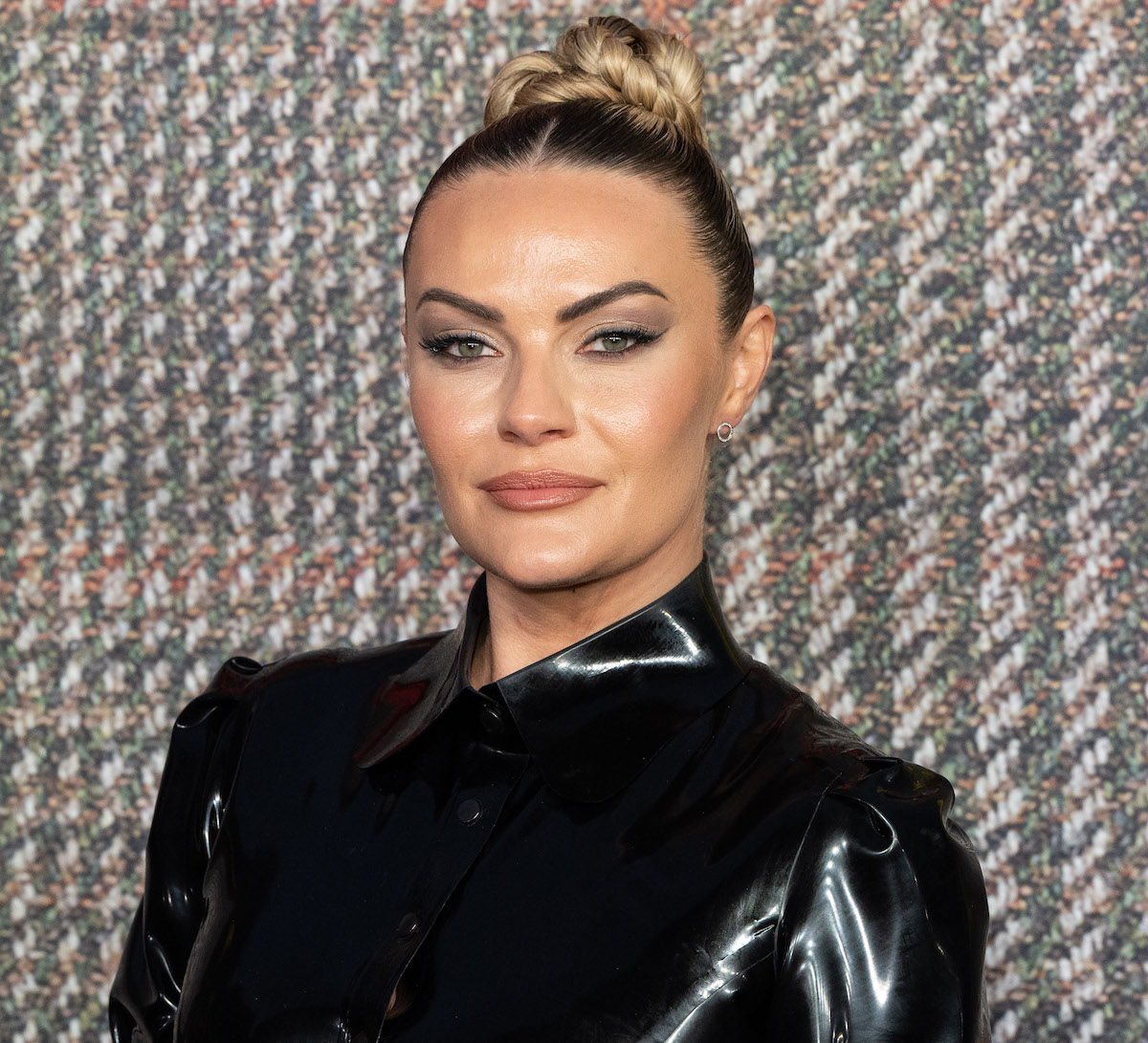 The Gentlemen Star Chanel Cresswell in Workout Gear Says Do "What's ...