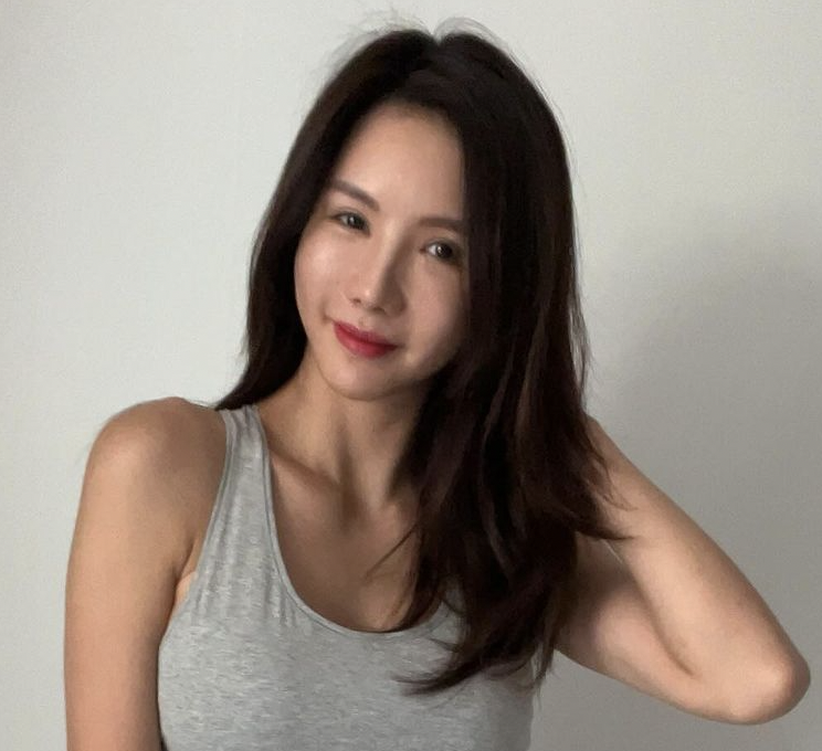 After School's Jung Ah Shows Off Fit Figure Saying "I'll Show You Slowly"