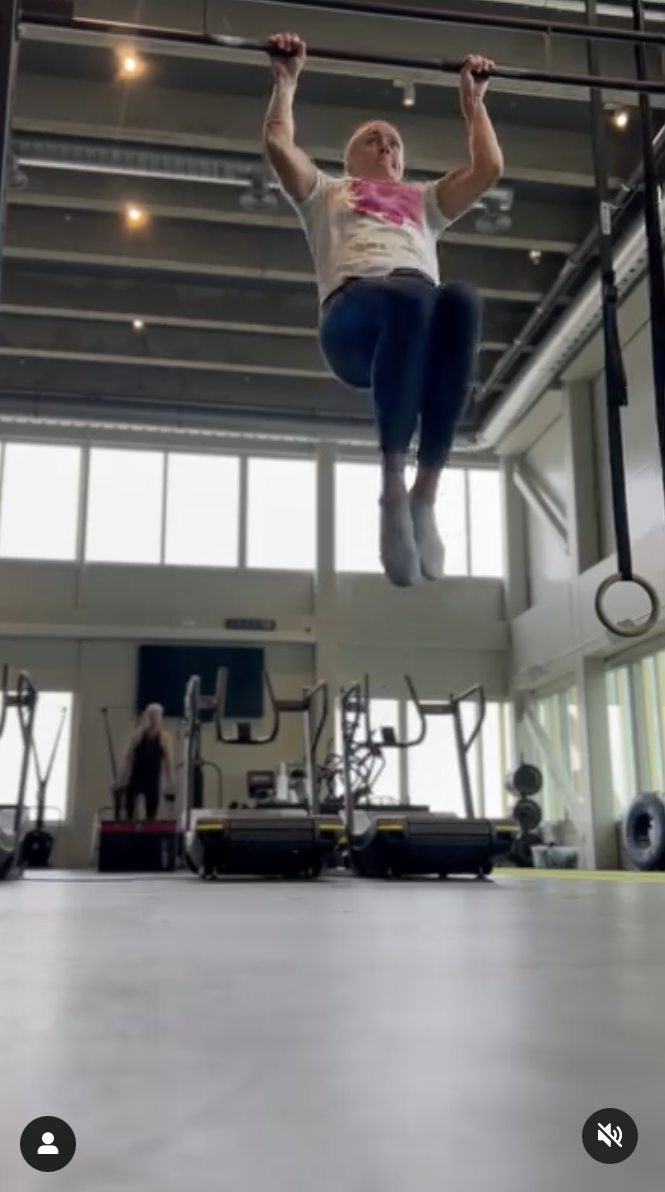 Sarah Sjöström in Workout Gear Shows Off "Monday Gym"