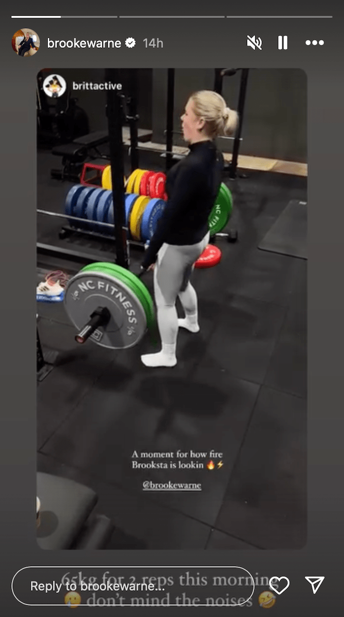 Brooke Warne in Workout Gear Does Core Workout