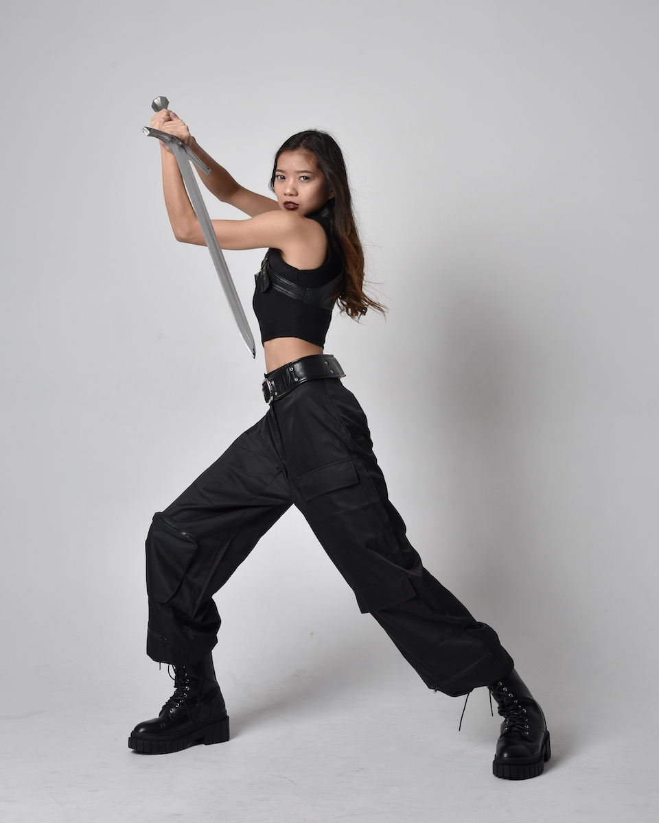 The Boys Star Karen Fukuhara in Two-Piece Workout Gear is a "Hottie"