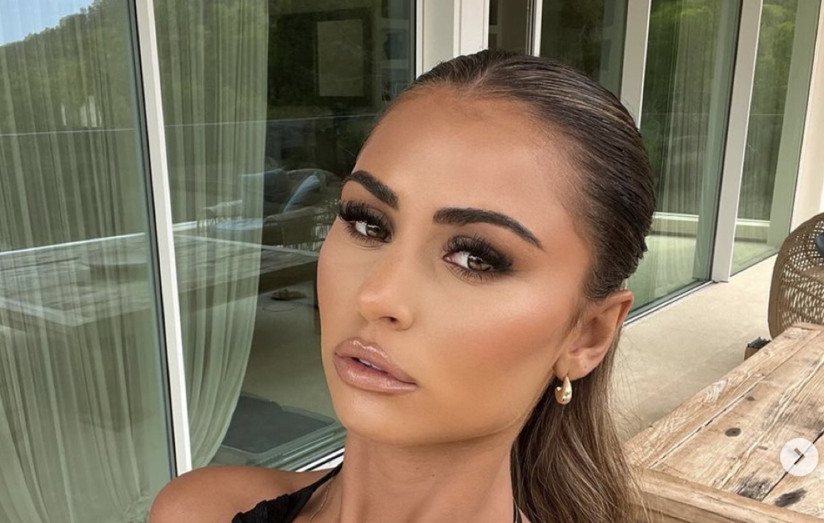 Love Island’s Lola Deluca in Two-Piece Workout Gear Shares a Selfie ...