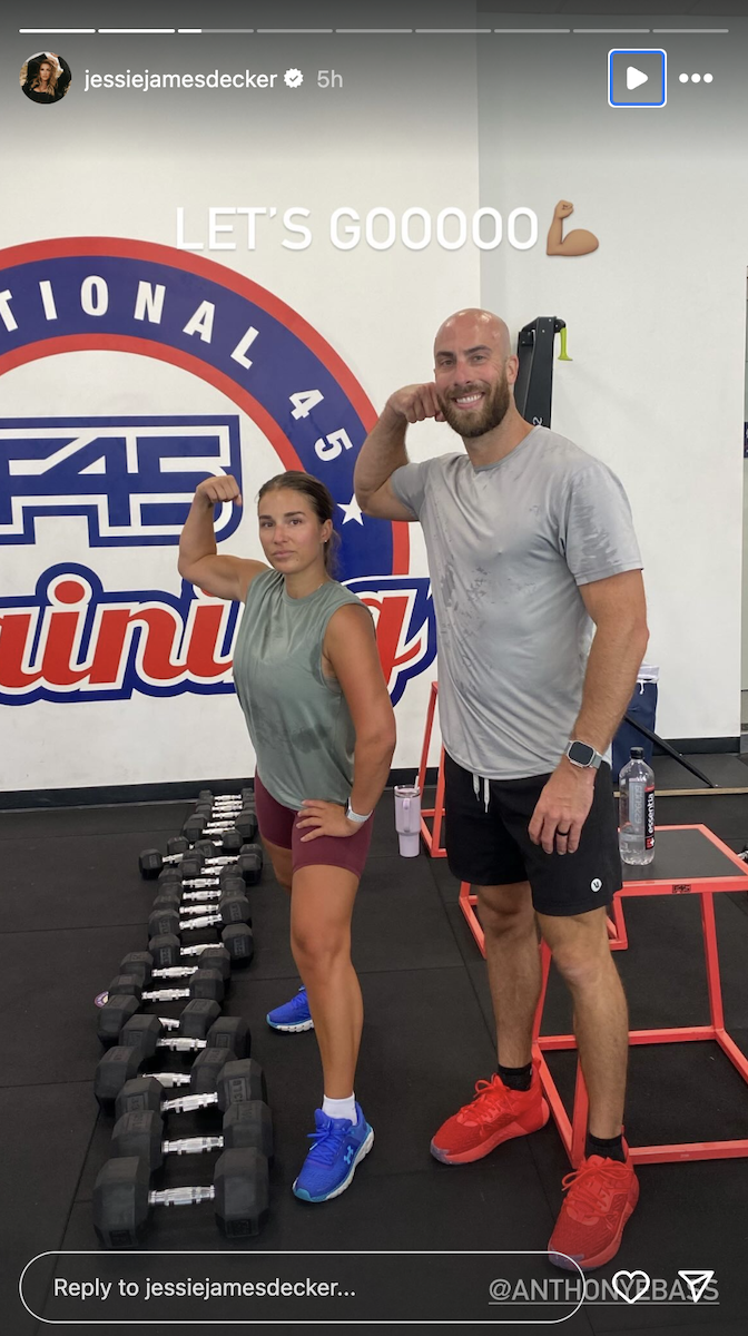 Jessie James Decker in Two-Piece Workout Gear Does F45: "Let's Gooooo!"