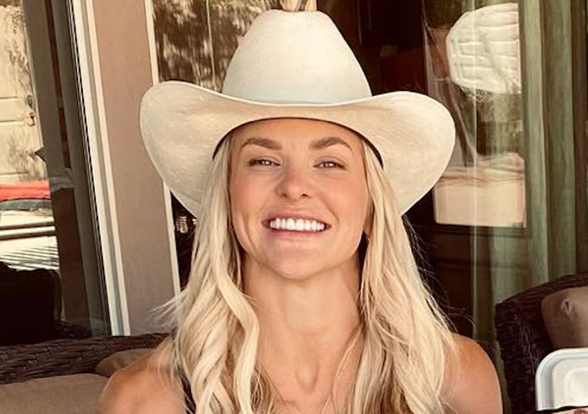 Influencer Brooke Ence in Two-Piece Workout Gear Shares Deadlift ...