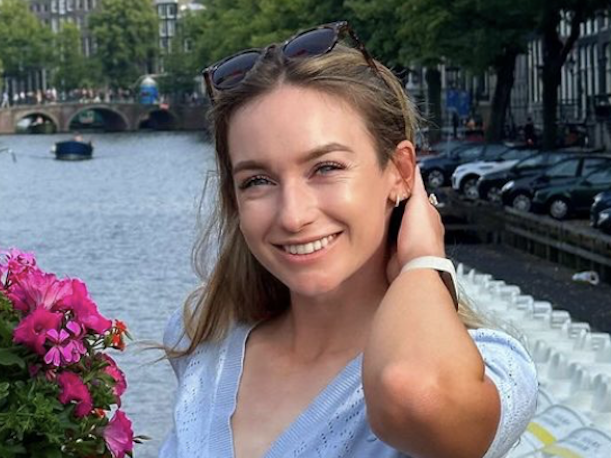 Influencer Hannah Gregg in Two-Piece Workout Gear Says "Golf is Crazy"