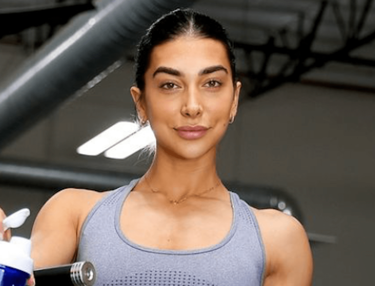 IFBB Stunner Lauralie Chapados in Two-Piece Workout Gear is "a Happy ...