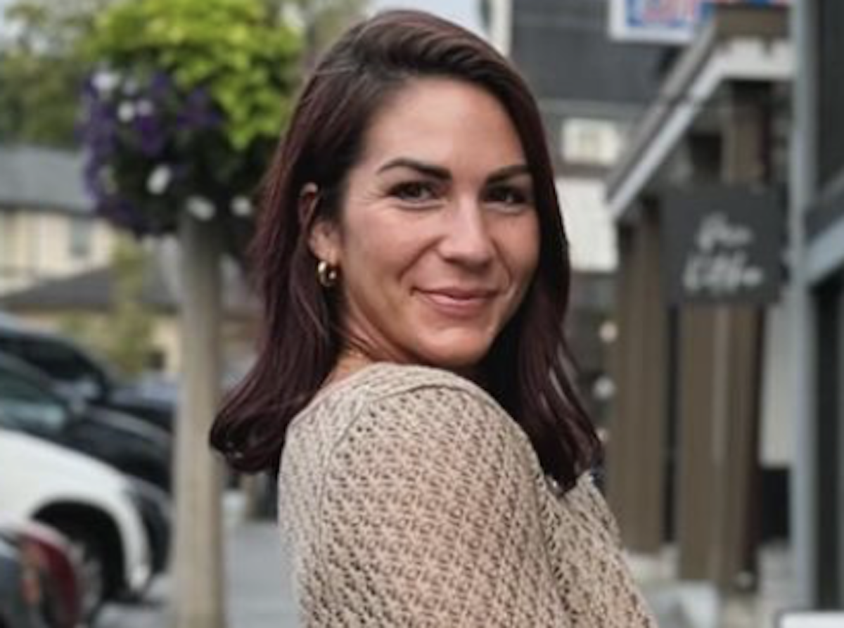 Influencer Noelle Benepe in Two-Piece Workout Gear Shares "500 Rep ...