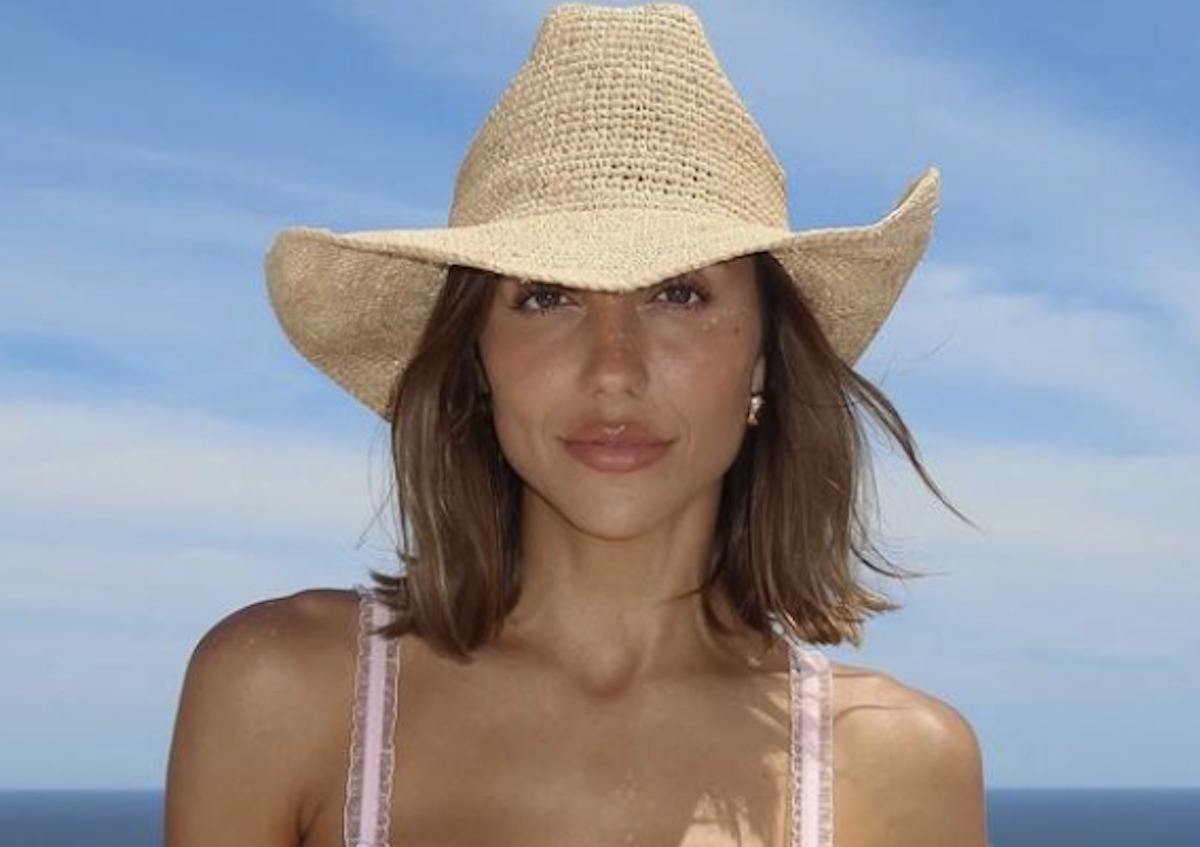 Influencer Sami Clarke in Two-Piece Workout Gear Says "Full-Body Burn ...