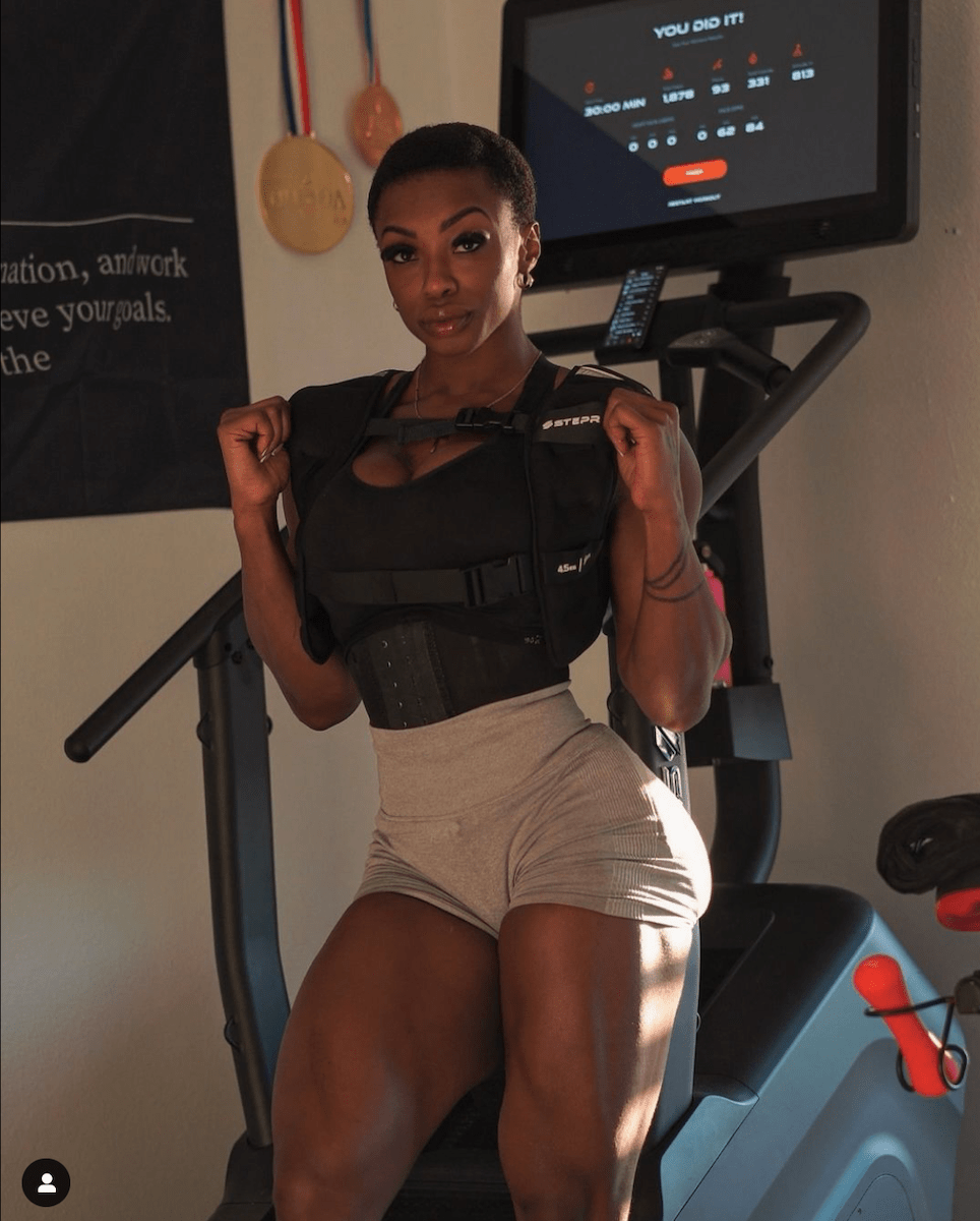 Bodybuilder Shanique Grant in Two-Piece Workout Gear Does Cardio