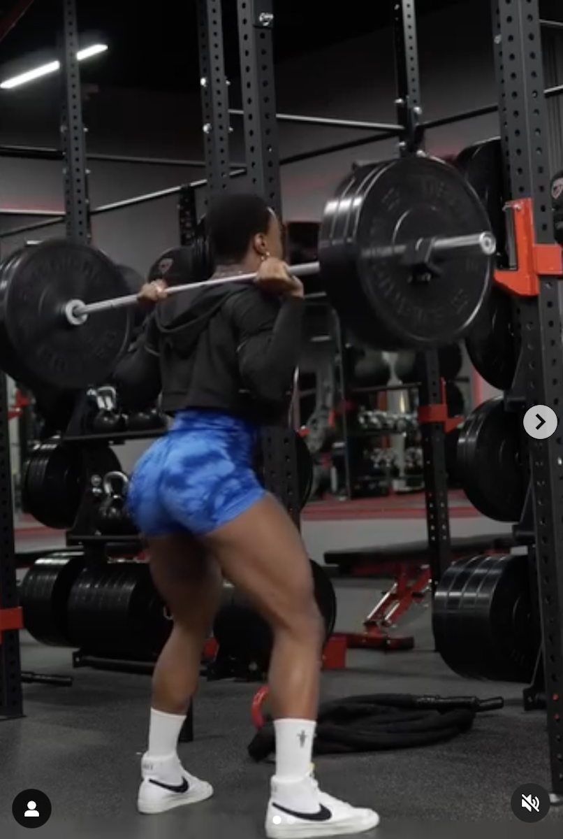 Bodybuilder Shanique Grant in Two-Piece Workout Gear Does Cardio
