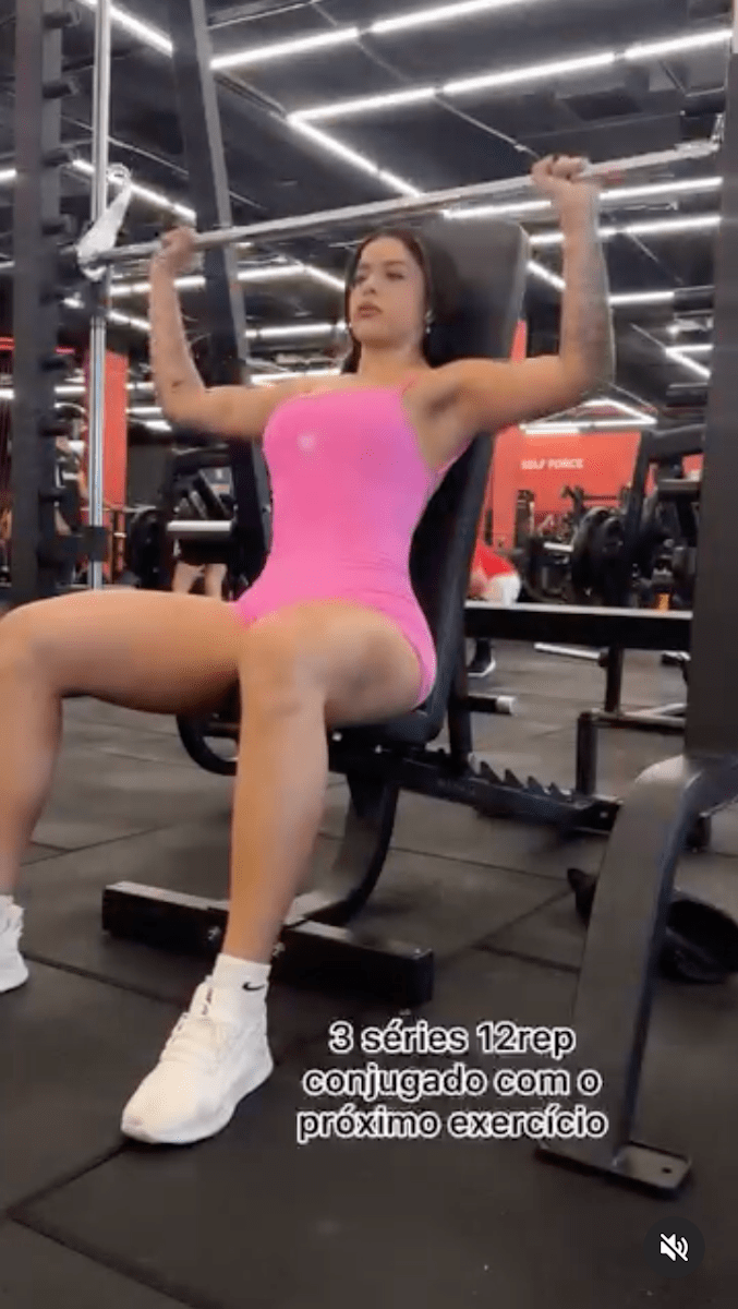 Bodybuilder Thaisa Costa in Two-Piece Workout Gear Shares "Fitness ...