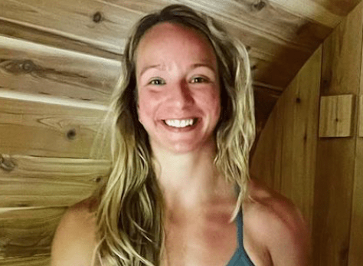 CrossFit Competitor Amanda Barnhart in Two-Piece Workout Gear Cheers ...