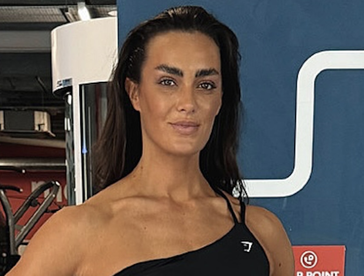 Gladiators Star Comet, aka Ella-Mae Rayner, in Two-Piece Workout Gear Says "Train Legs With Me"