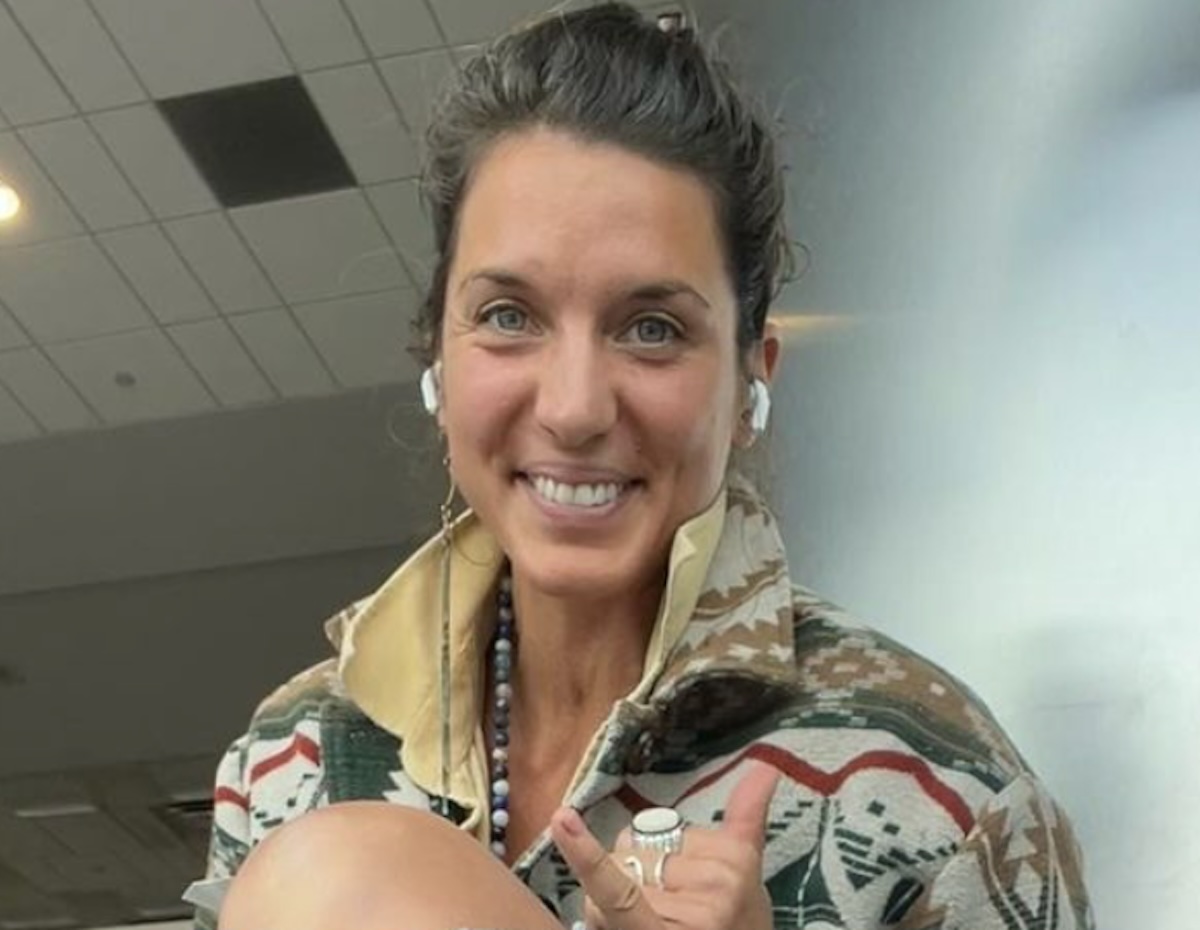 Health Influencer Emily Schromm in Two-Piece Workout Gear Says "Health ...