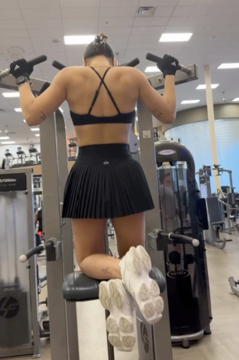 Ronald Acuna Jr.'s Wife Maria Laborde in Two-Piece Workout Gear Wears a ...