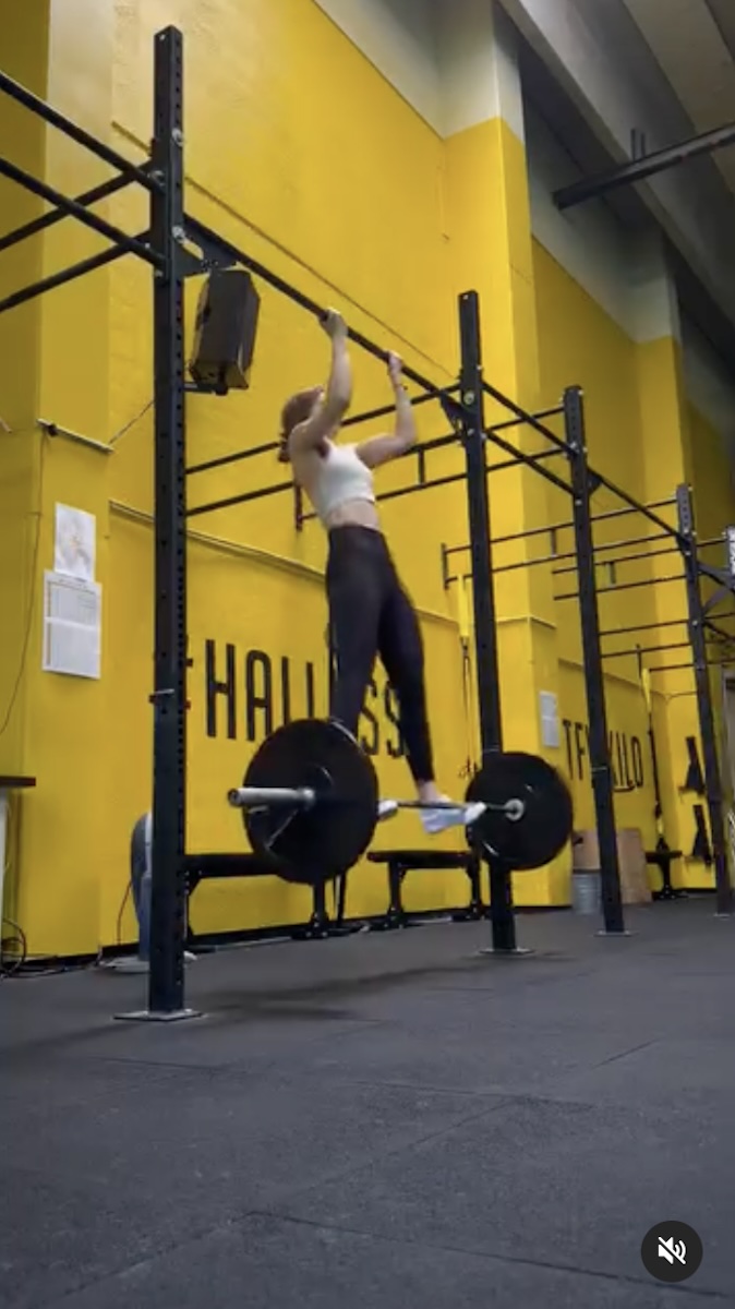 Fitness Influencer Natalia Bartholdi in Two-Piece Workout Gear Shares ...