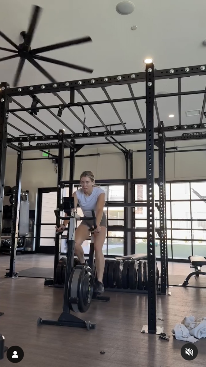 CrossFit Athlete Colleen Fotsch in Two-Piece Workout Gear Shares ...