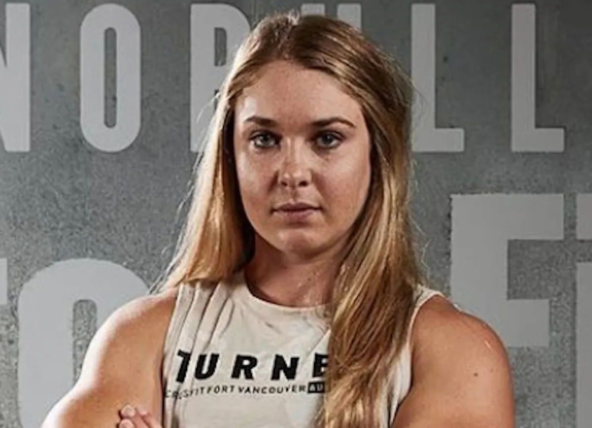 CrossFit Athlete Ellie Turner in Two-Piece Workout Gear is "Workin Out ...