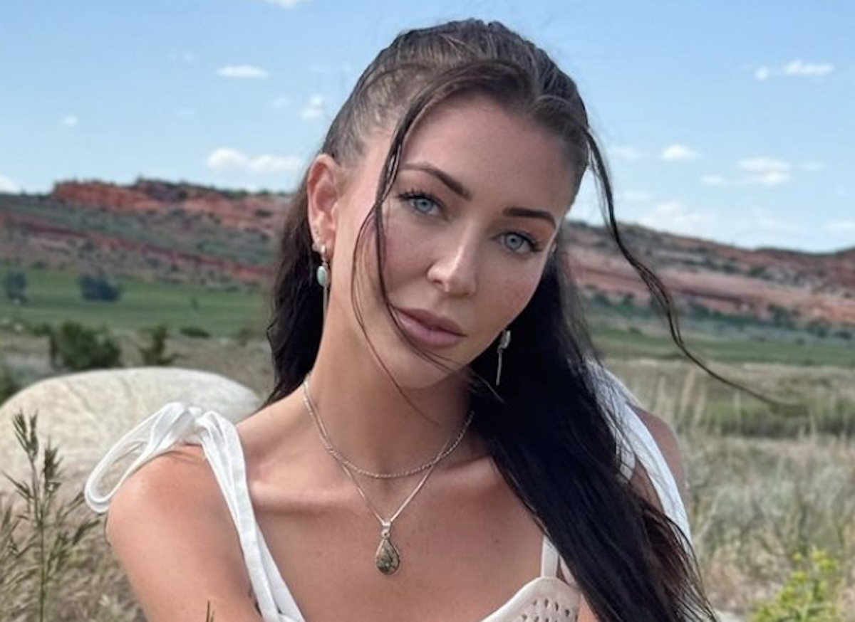 Big Brother's Holly Allen in Two-Piece Workout Gear Paddleboards