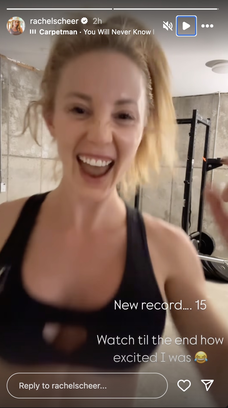 Fitness Influencer Rachel Scheer in Two-Piece Workout Gear Sets "New Pull-Up Record"
