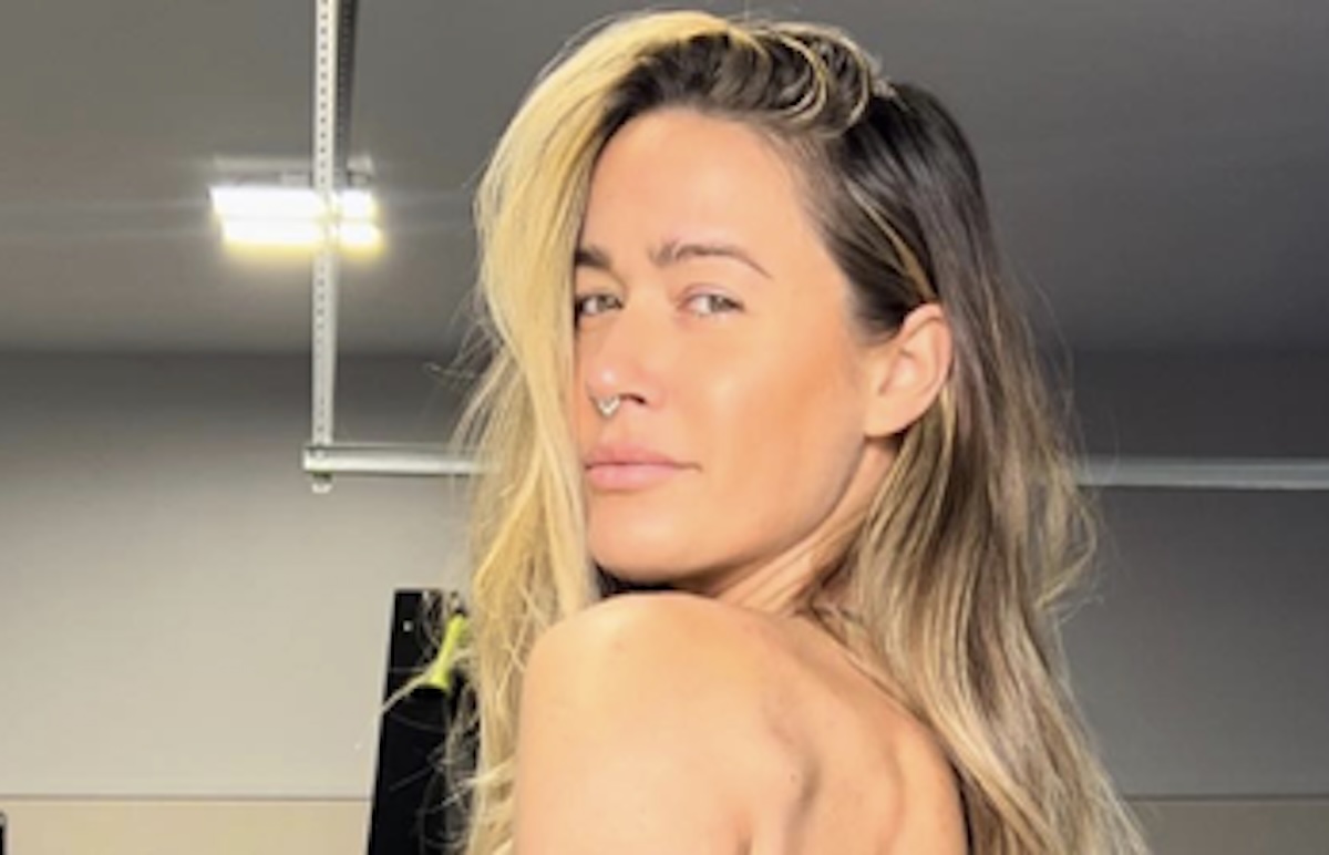 Fitness Model Valentina Lequeux in Two-Piece Workout Gear Shares "Core ...
