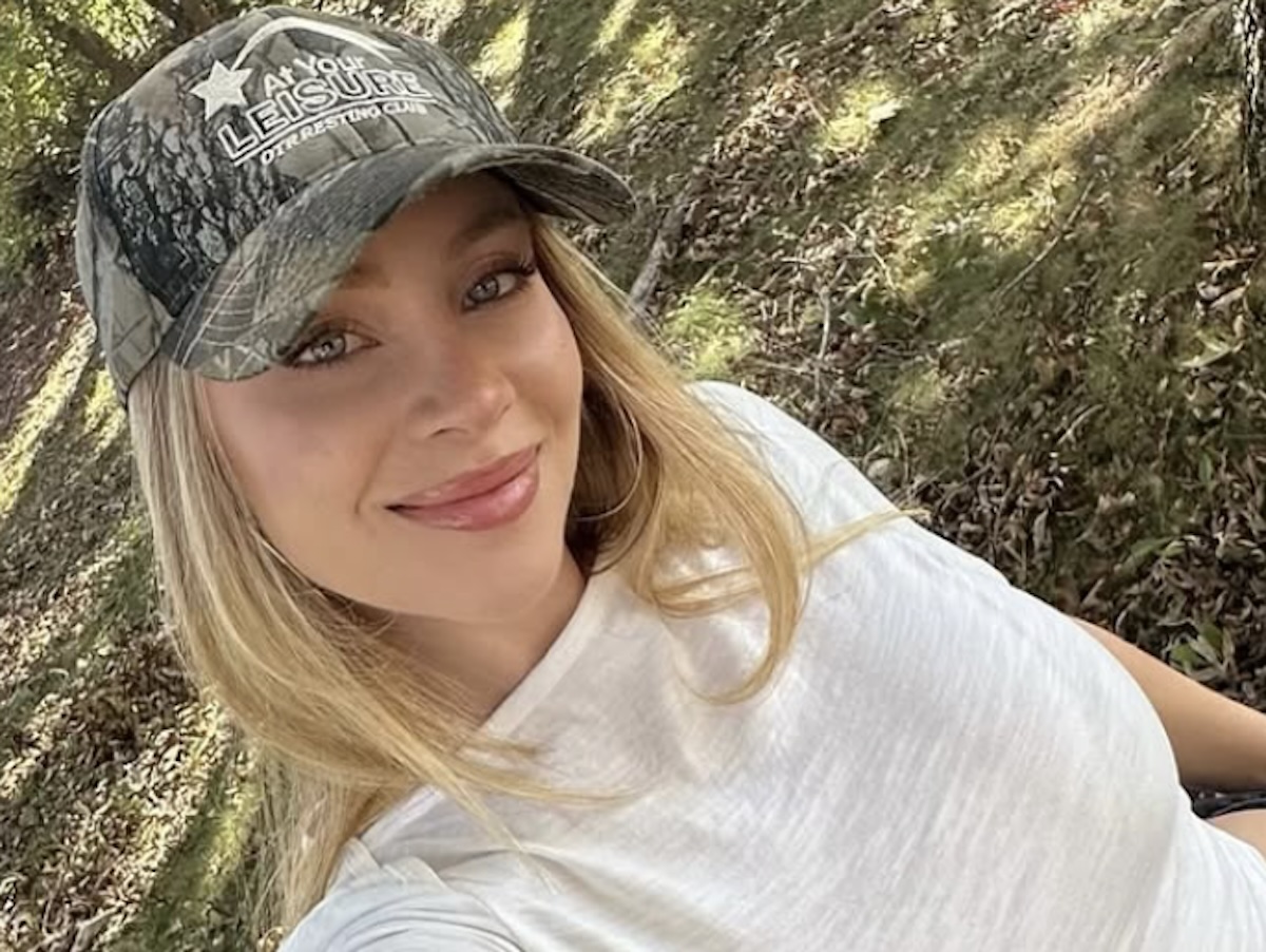 Daisy Keech in Two-Piece Workout Gear Shares "Meals and Workouts"